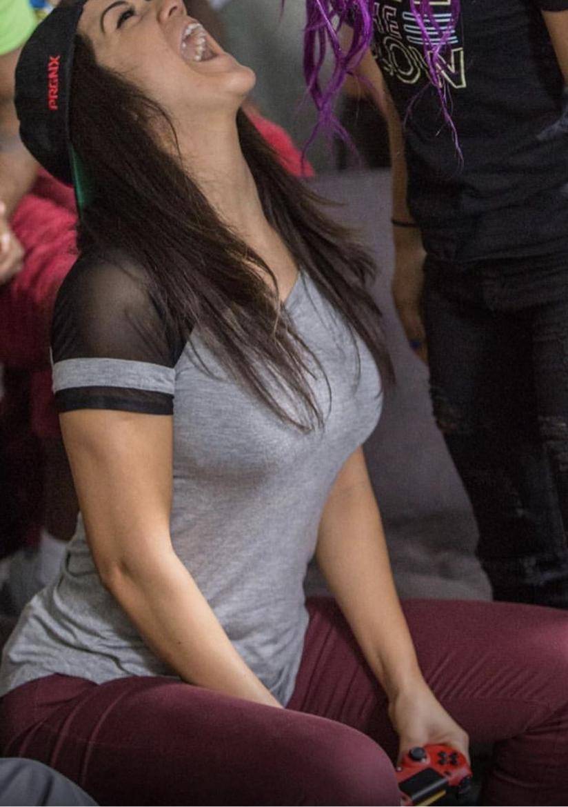 Bayley (Pro Wrestler) | Scrolller