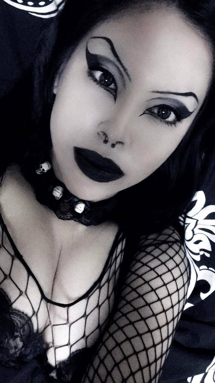 Be my slave. | Scrolller