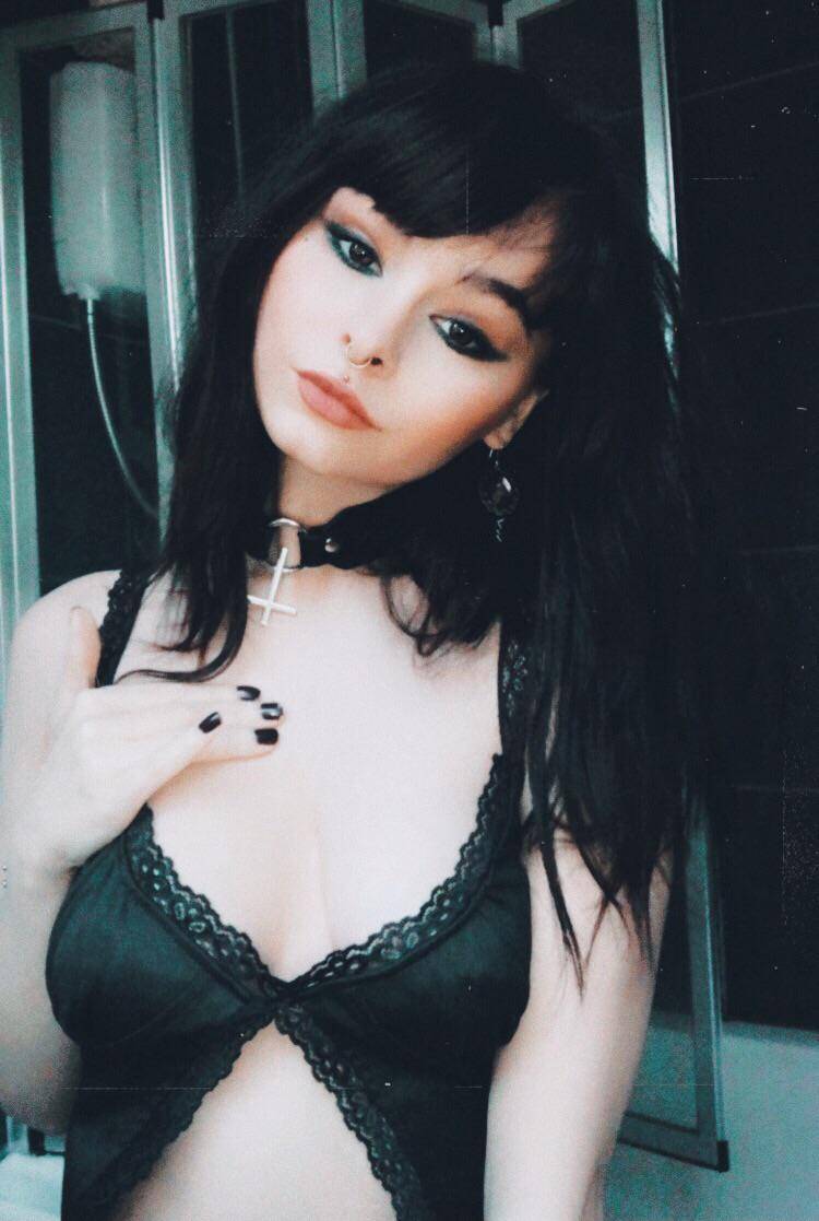 Be my slave, baby | Scrolller