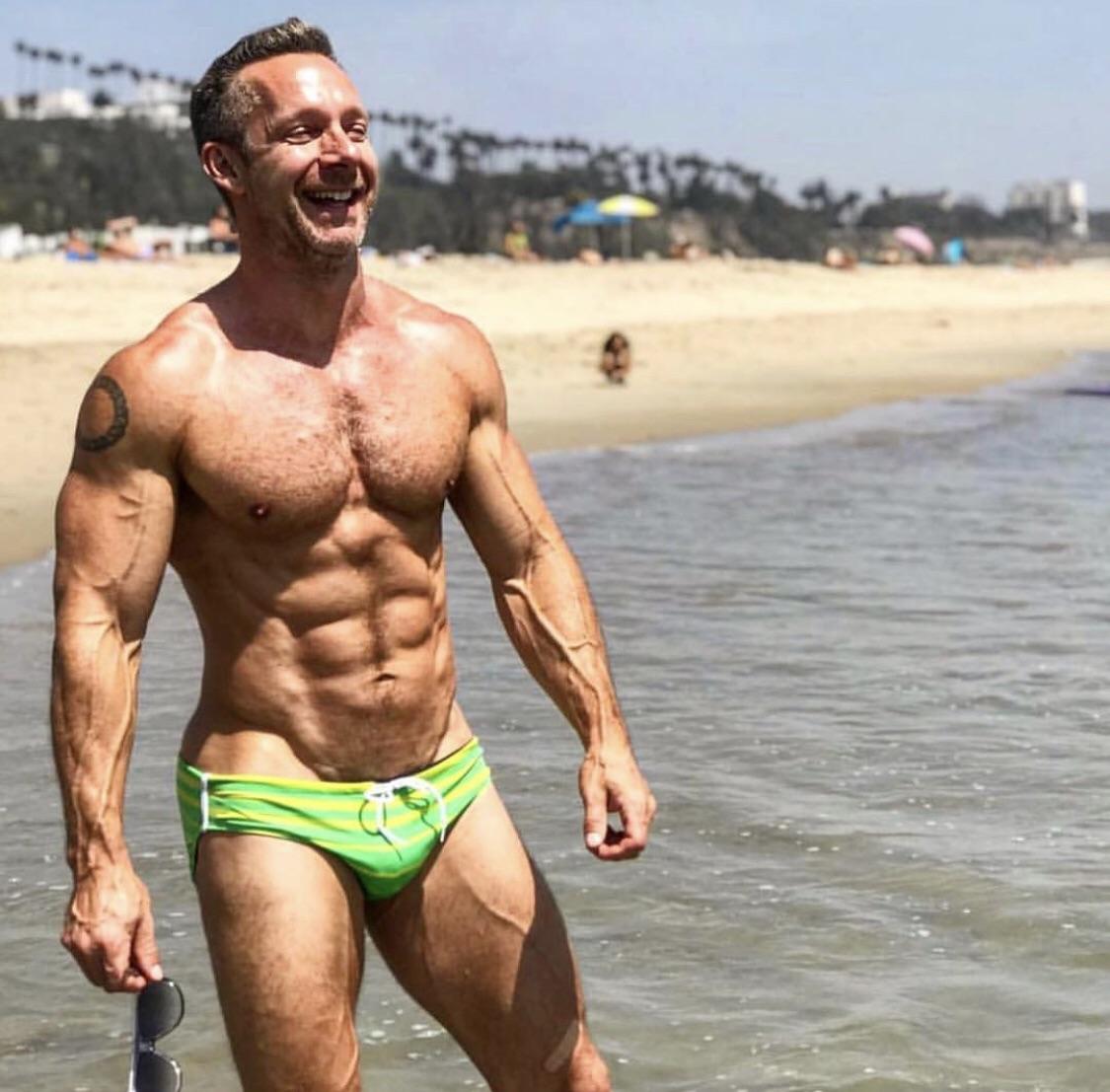 Beach bod dad. | Scrolller