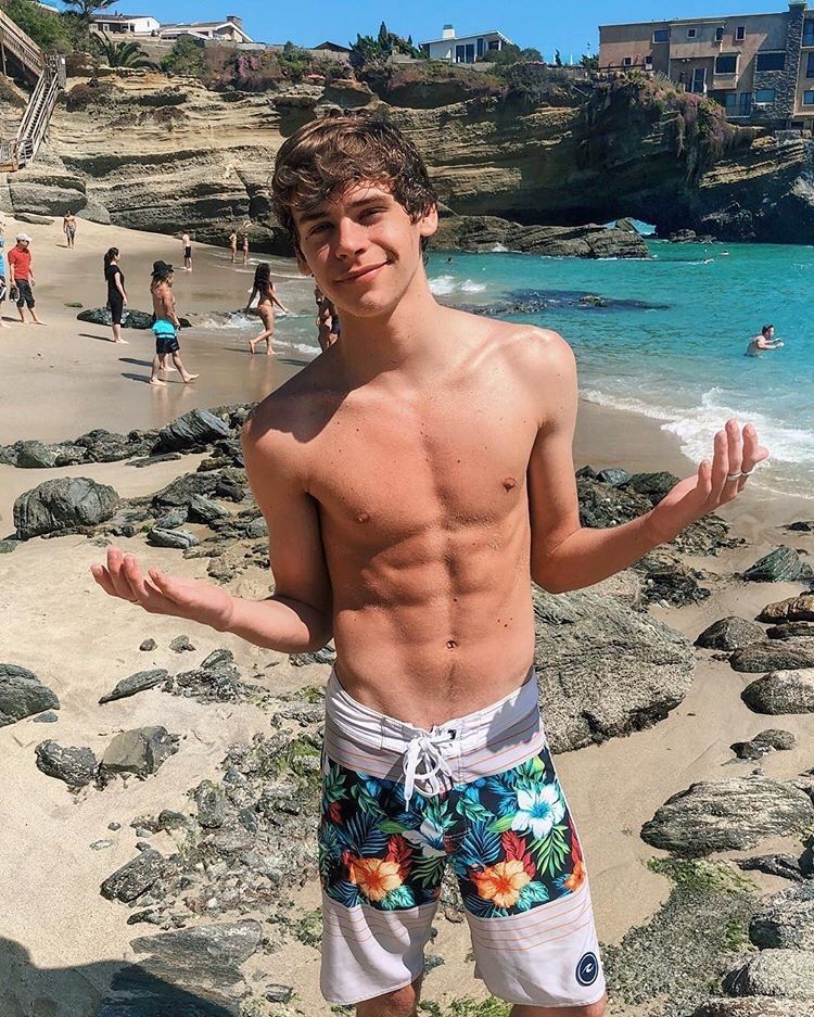 Beach Boy :) | Scrolller