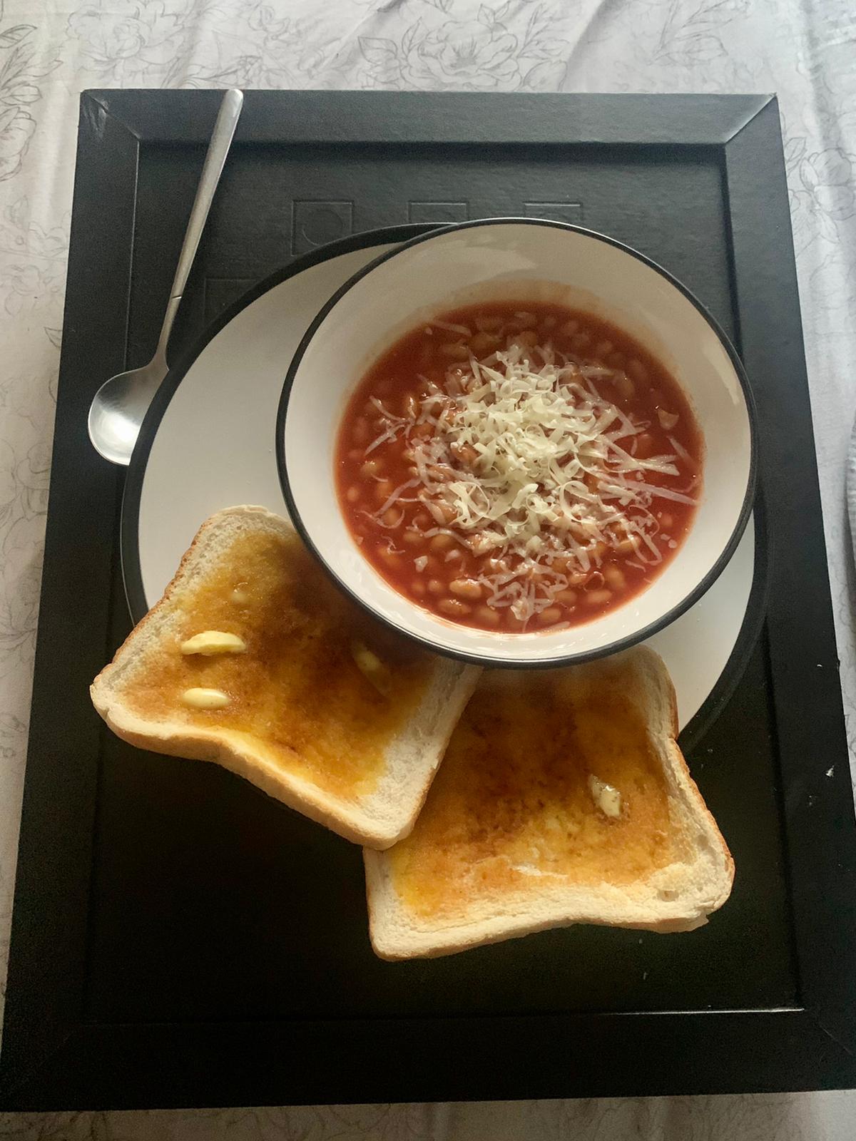 Beans on toast Al fresco | Scrolller