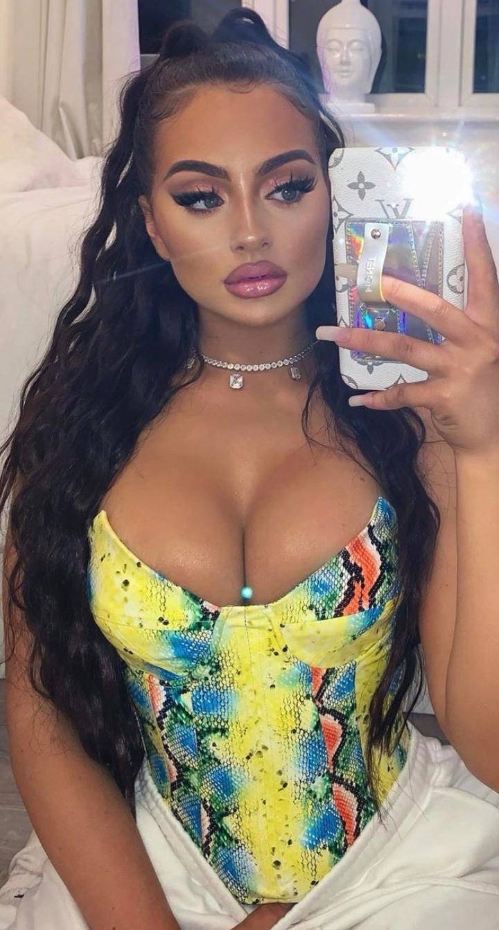 Beautiful bimbo | Scrolller