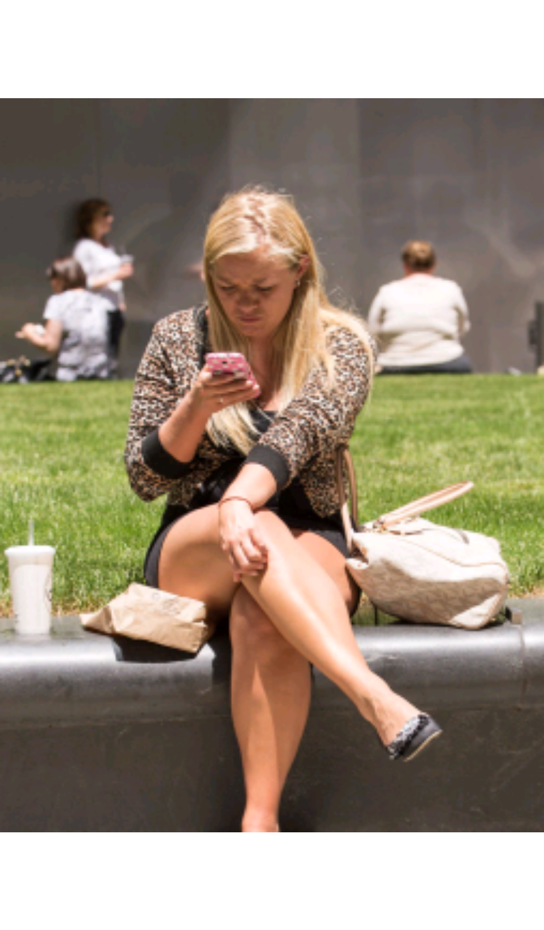 Beautiful Blonde With Crossed Legs Scrolller