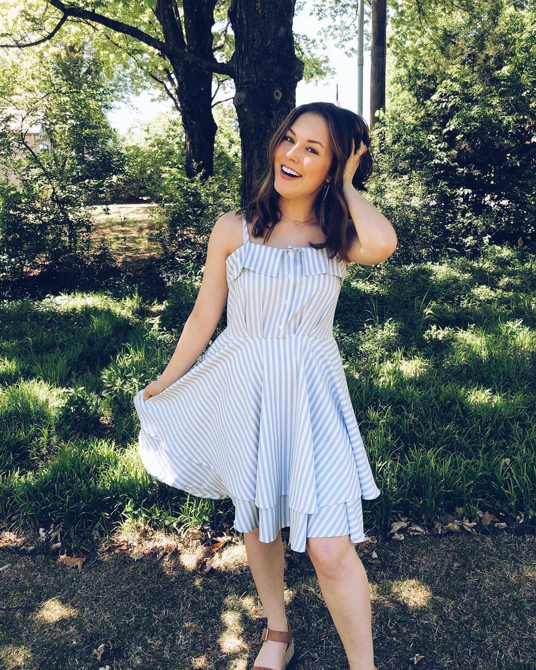 Beautiful brunette [MIC] | Scrolller