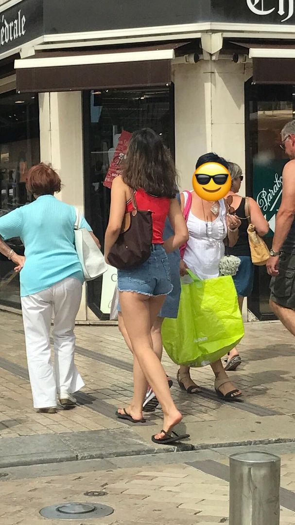 Beautiful Butt on the street 🍑🍑 | Scrolller