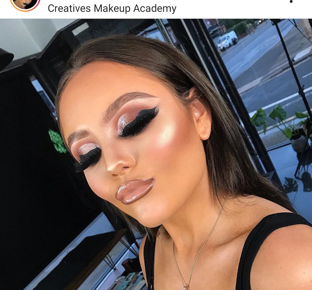 Beautiful eyes but beef lips and bad contour | Scrolller