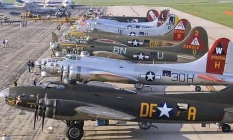 Beautiful lineup of B-17s | Scrolller