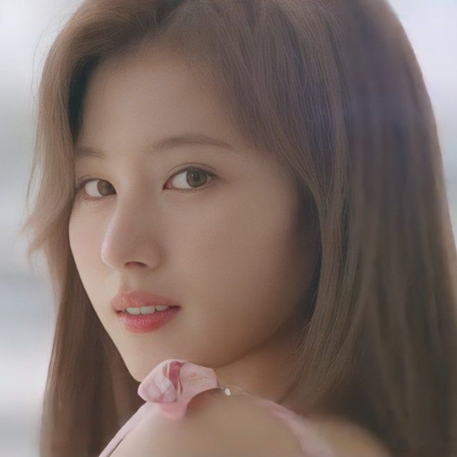 Beautiful Sana | Scrolller