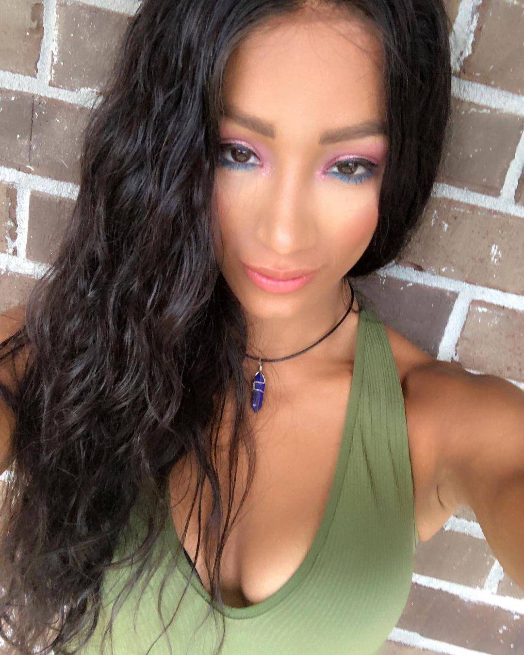 Beautiful Sasha Banks 💚 | Scrolller