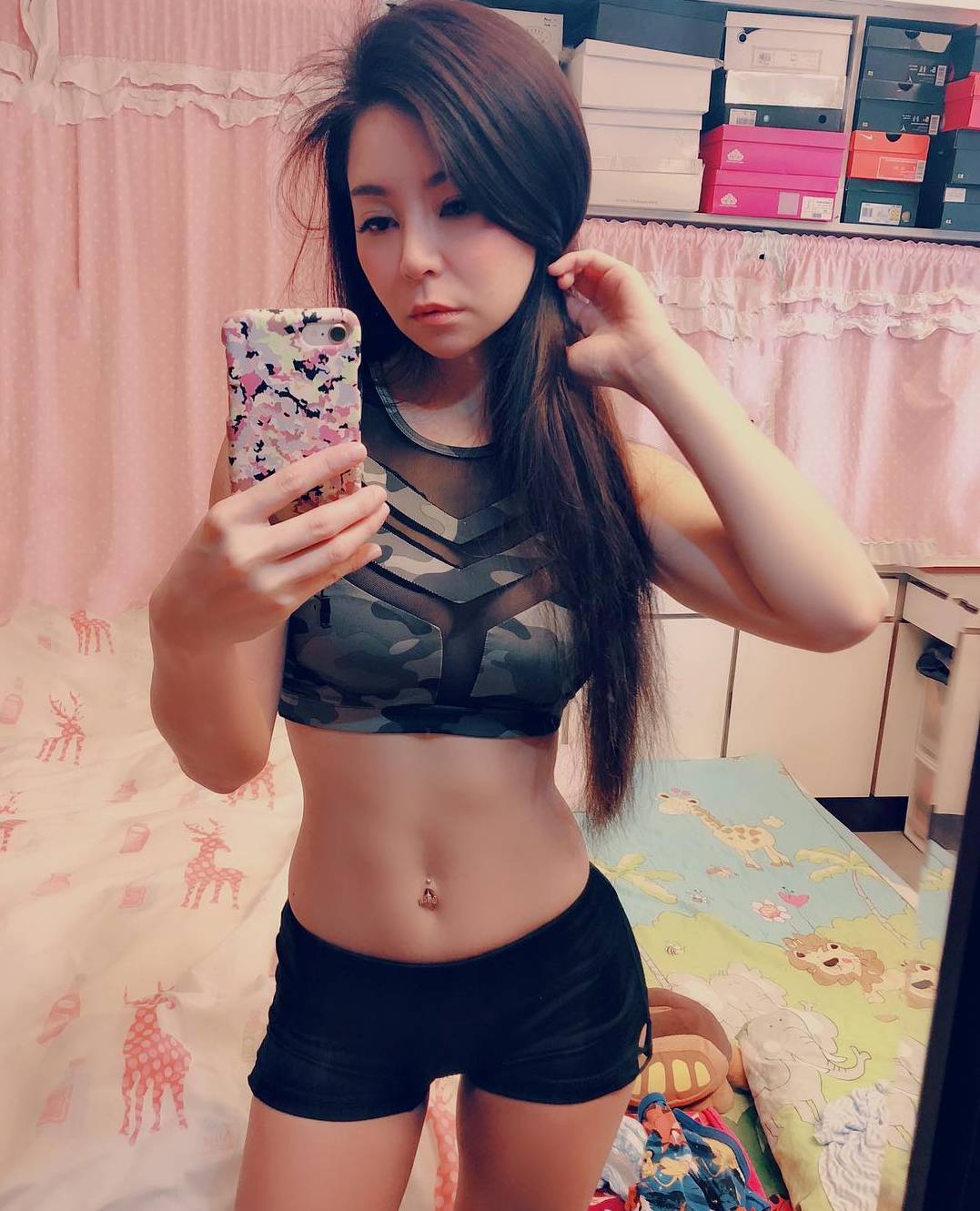 Beautiful tummy | Scrolller