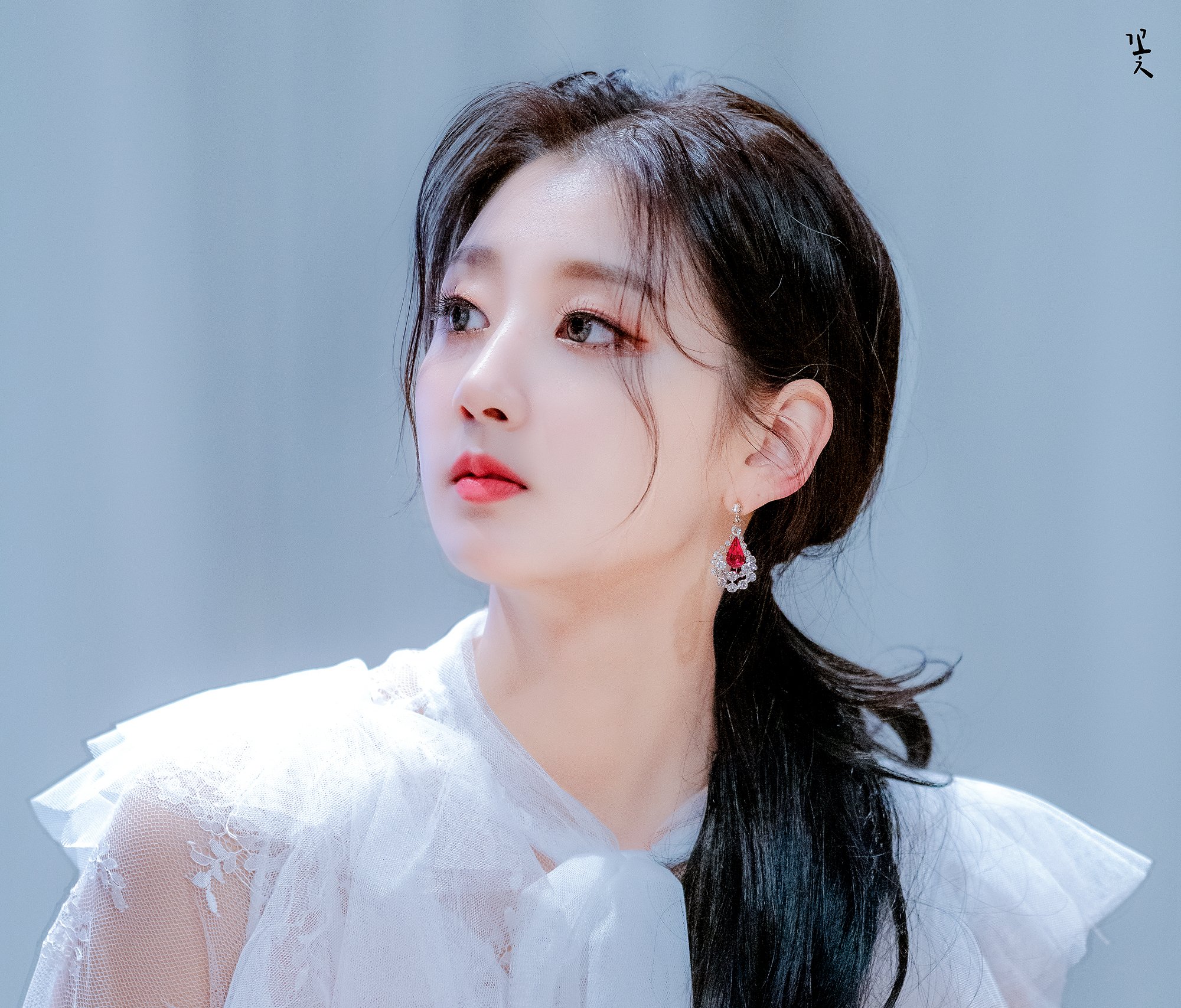 Beautiful Yein | Scrolller