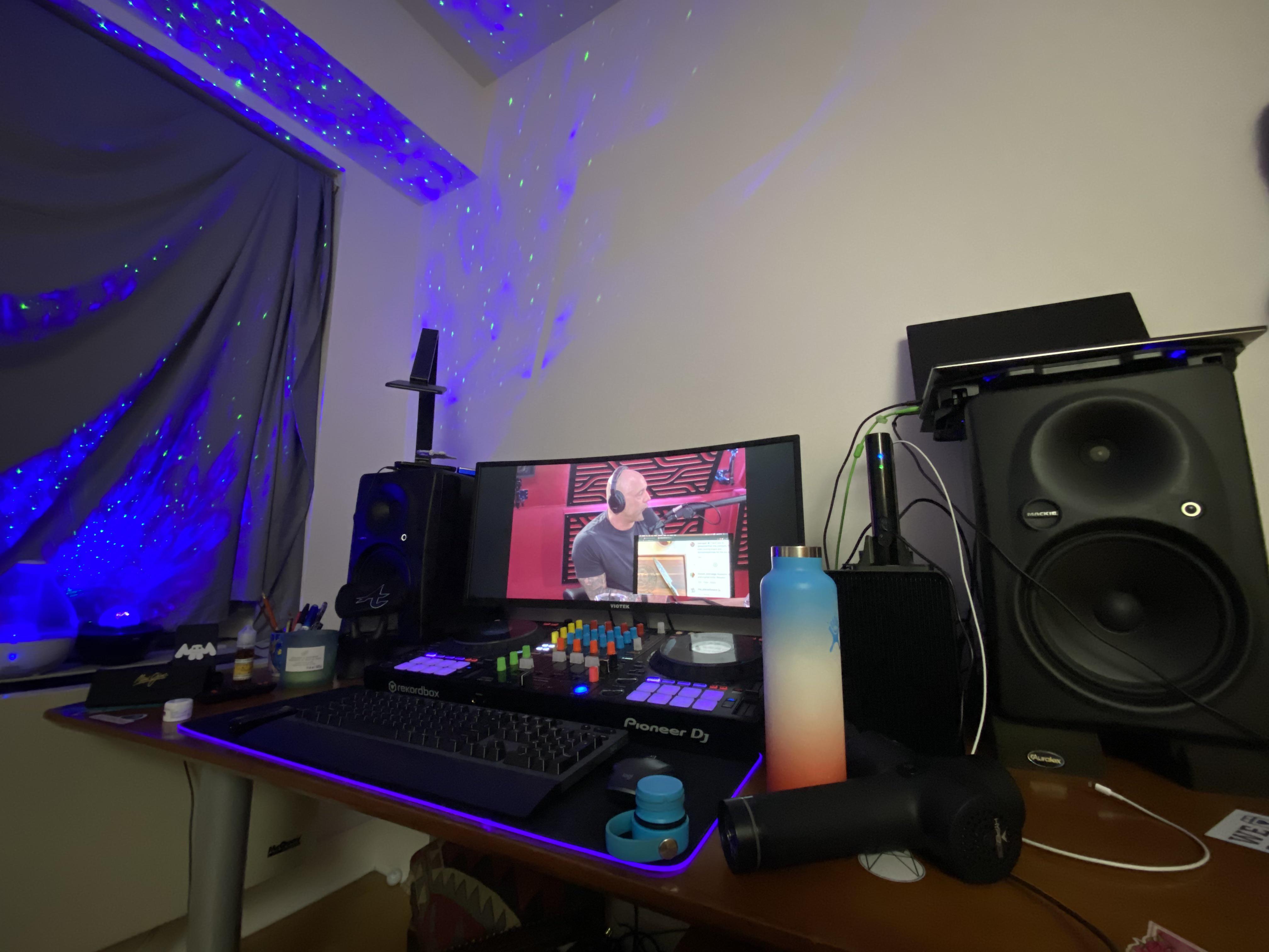 Bedroom DJ/entertainment setup | Scrolller