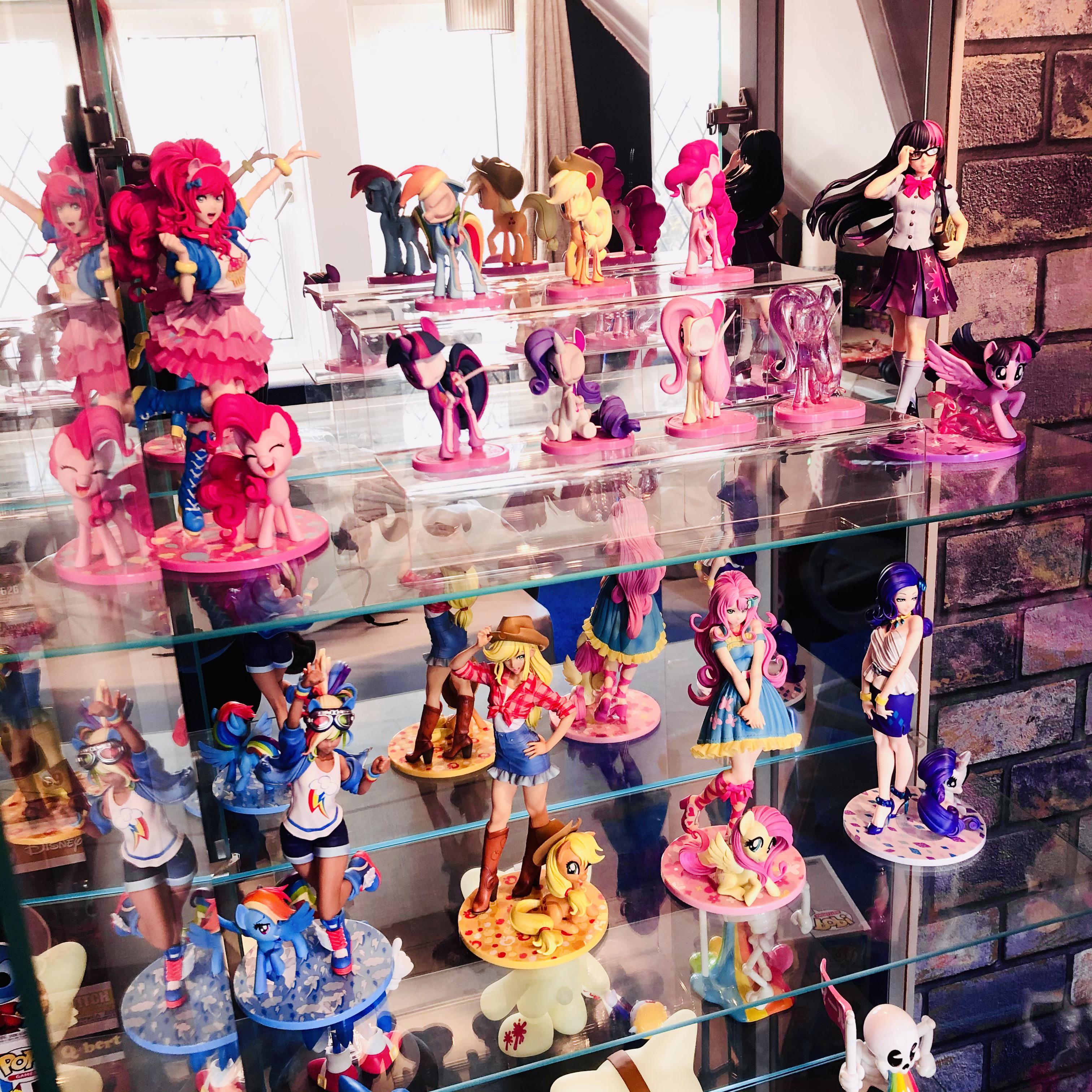 Behold, my stuff | Scrolller