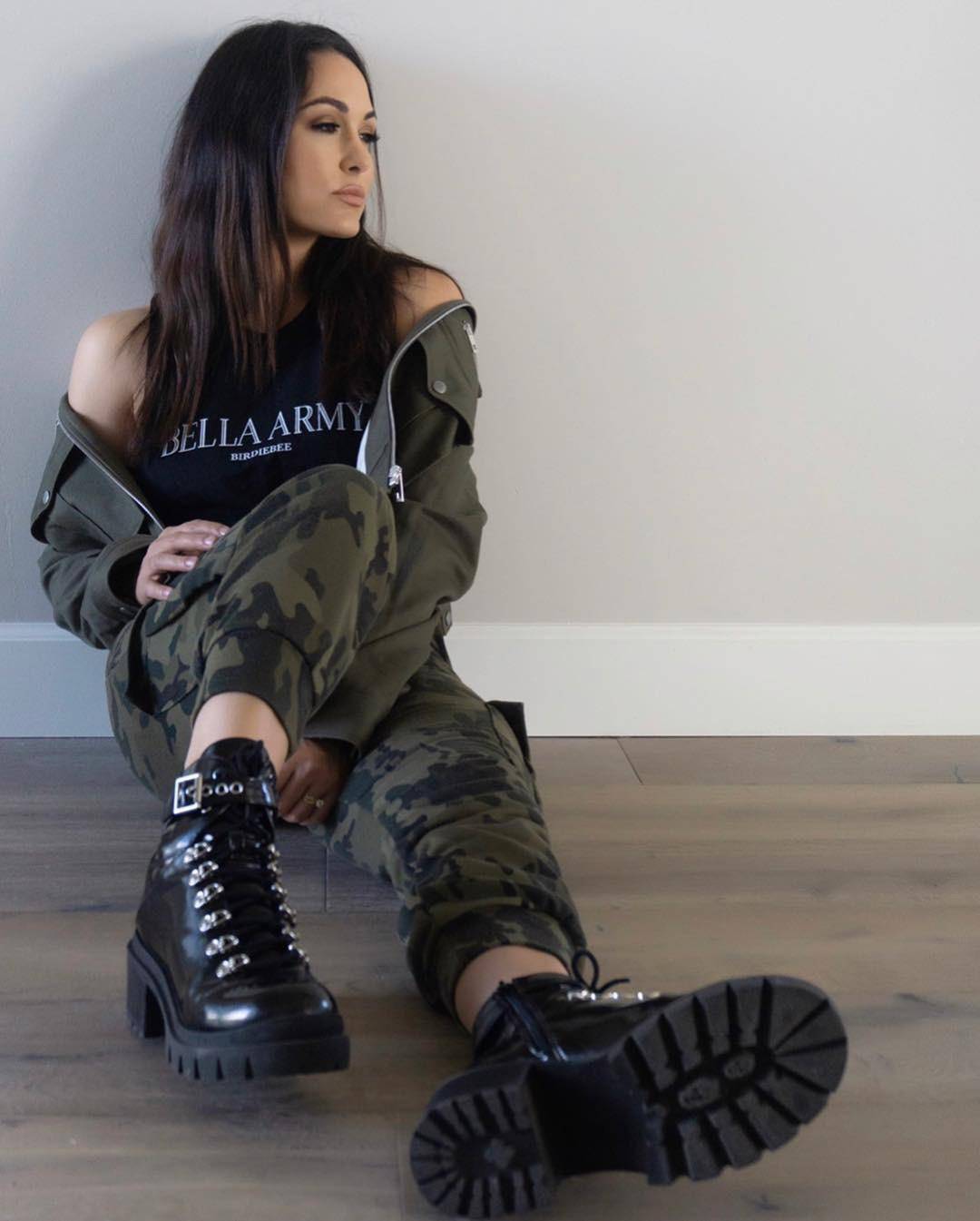 Bella Army | Scrolller