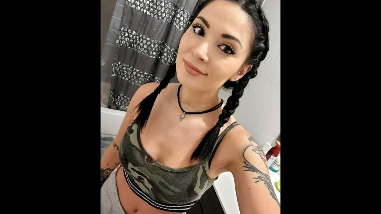 Belly button | Scrolller