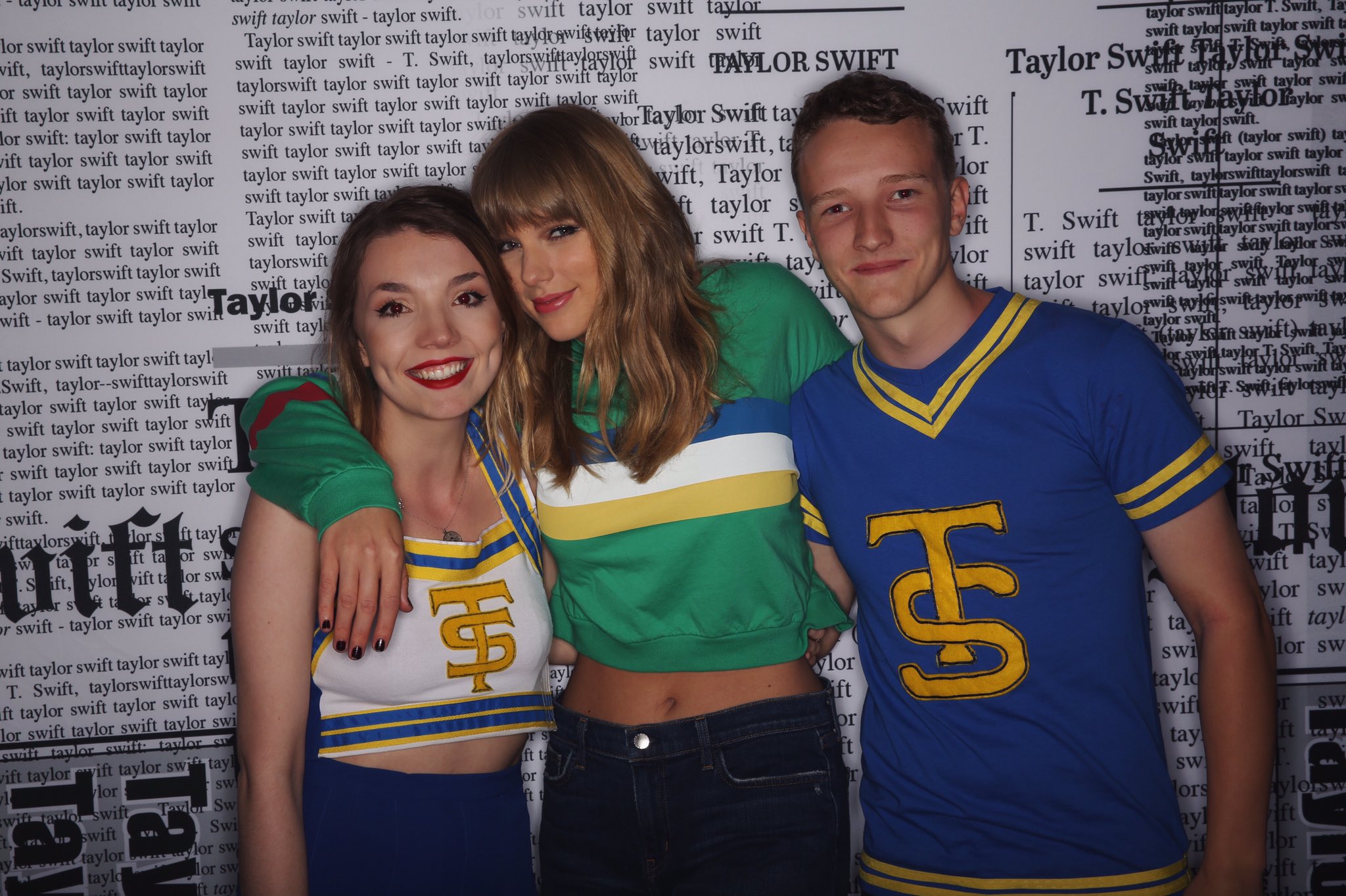 Belly button | Scrolller