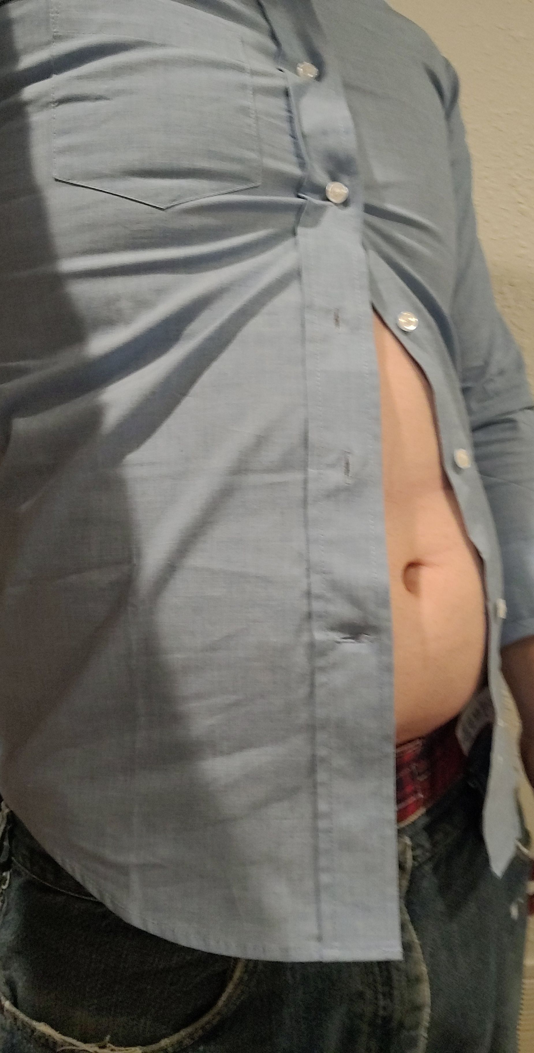 Belly button peekaboo. PMs open to anyone 18+ | Scrolller