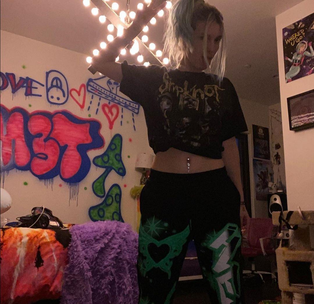 Belly Piercing | Scrolller