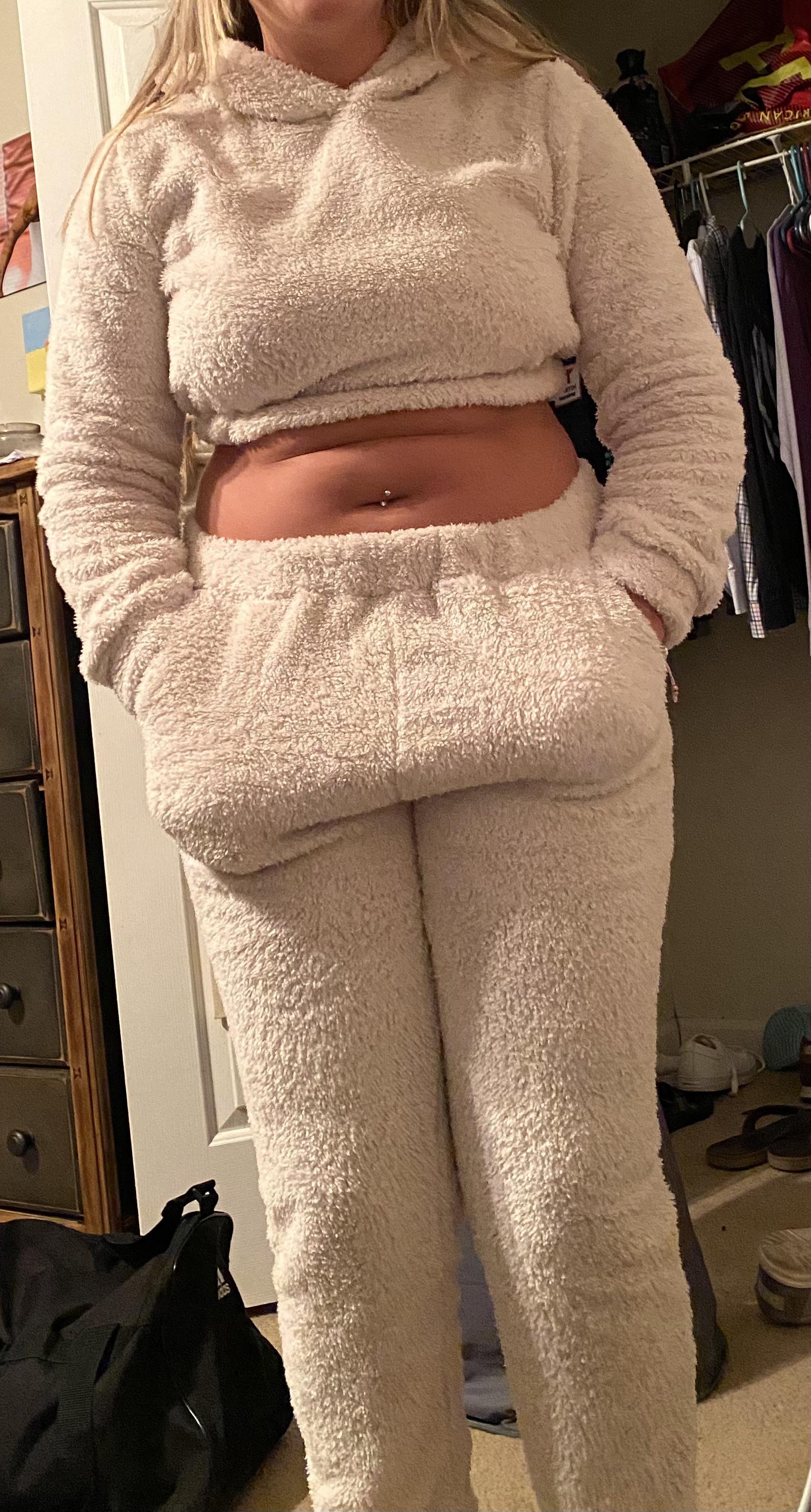 Belly’s getting a little too big for crop tops 😅 | Scrolller