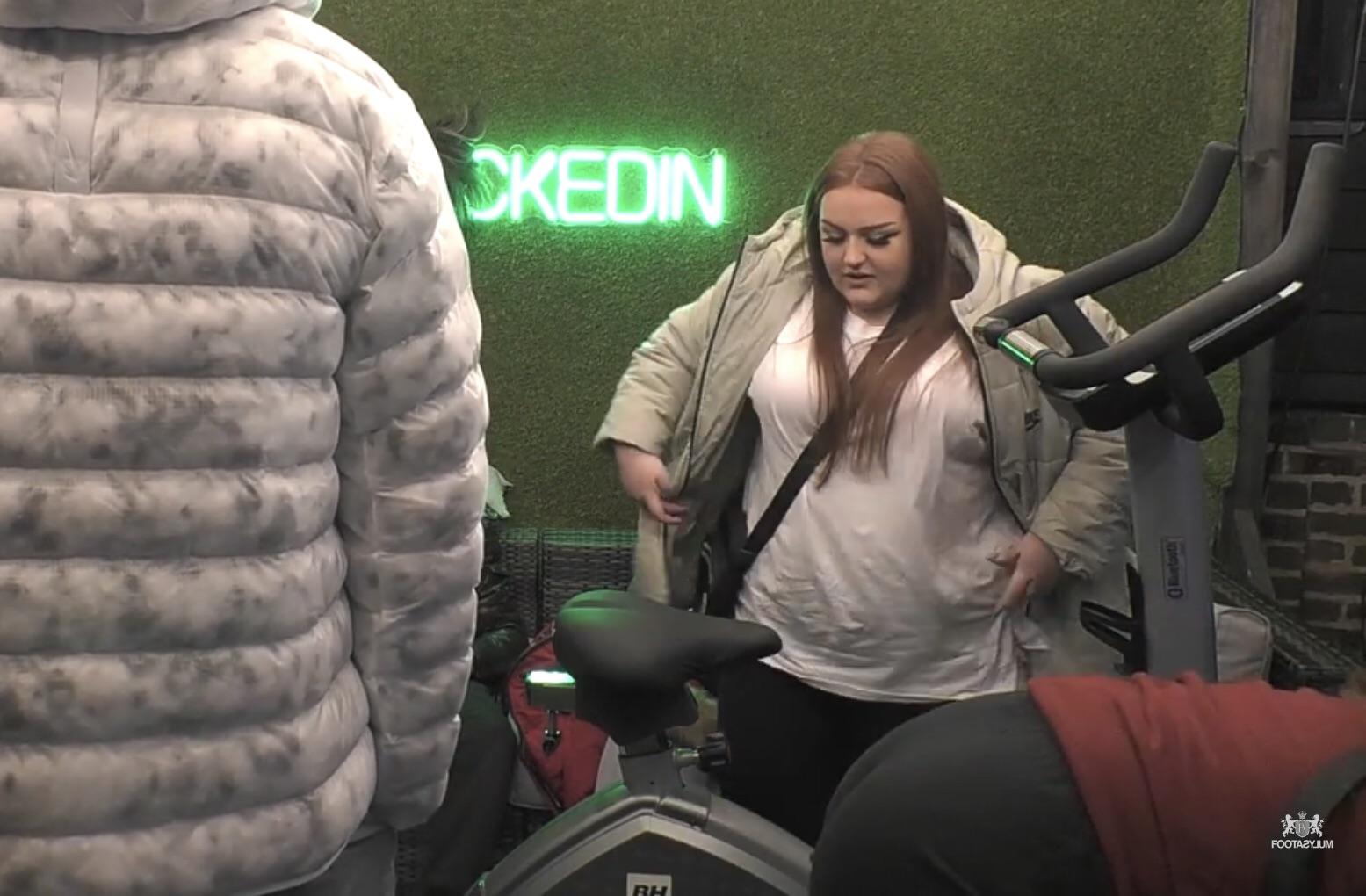 Bending the perfect ass down | Scrolller