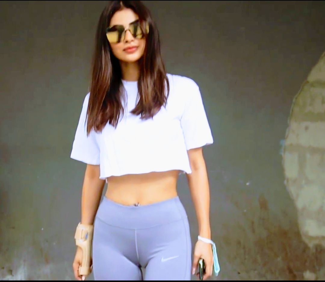 Best cameltoe #mouniroy | Scrolller