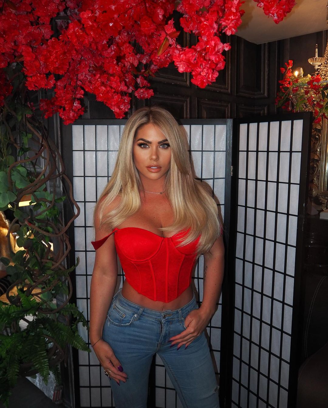 Bianca Gascoigne | Scrolller