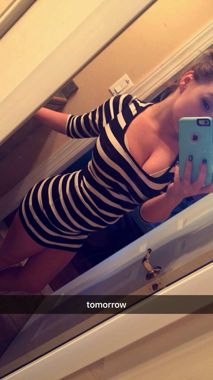 Big Boobs, Cleavage, Tight Dress | Scrolller