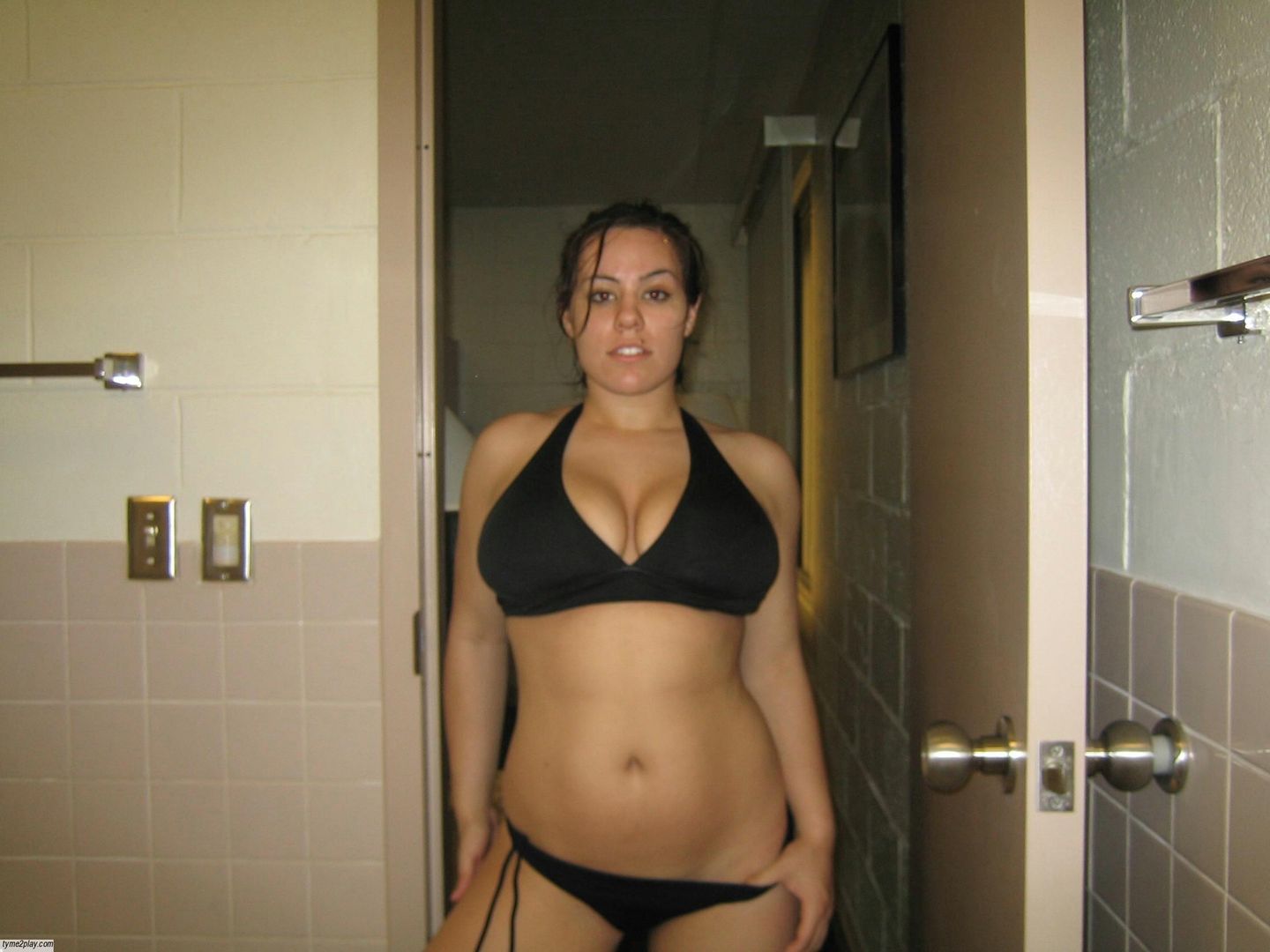 Big gallery of curvy amateur brunette (gallery) | Scrolller