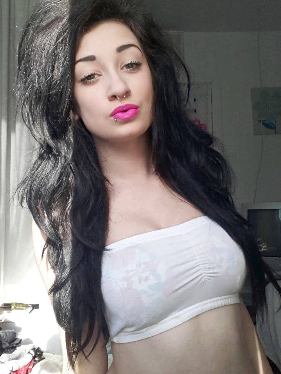 Pink Lips | Scrolller