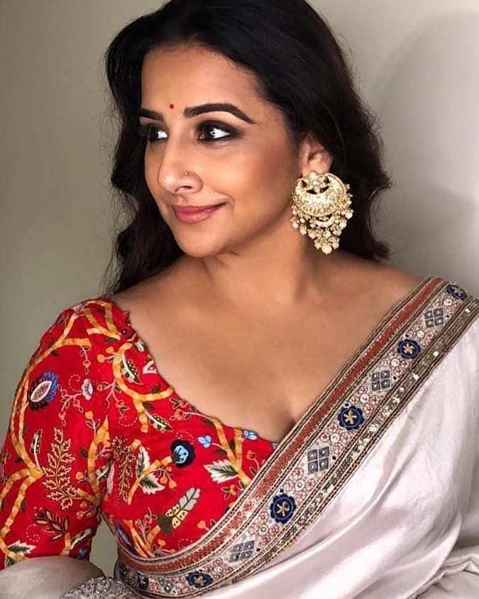 Big titted Balan with her Vidya 💦 | Scrolller