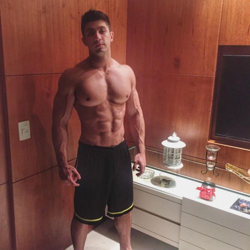 Big (xpost from /r/Pecs) | Scrolller