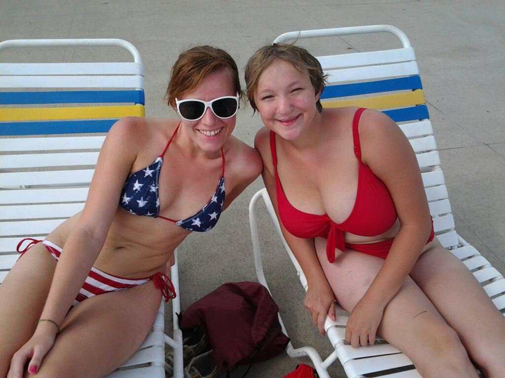 Bikini babes | Scrolller