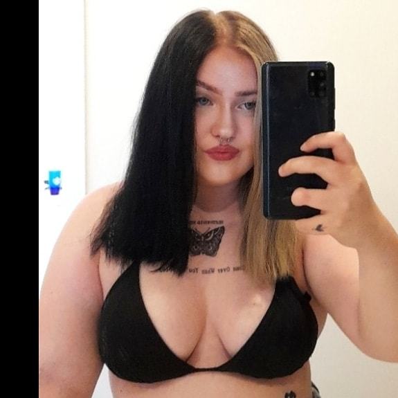 Bikini day, so hot outside. ig; wonderlandhasgonetohell | Scrolller