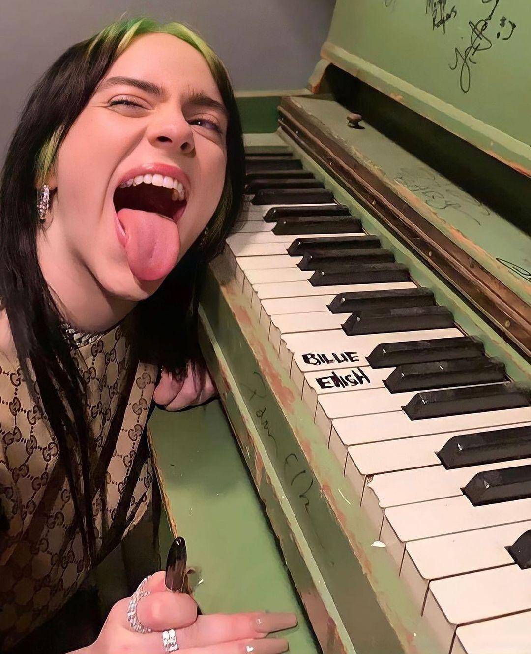 😍 Billie | Scrolller