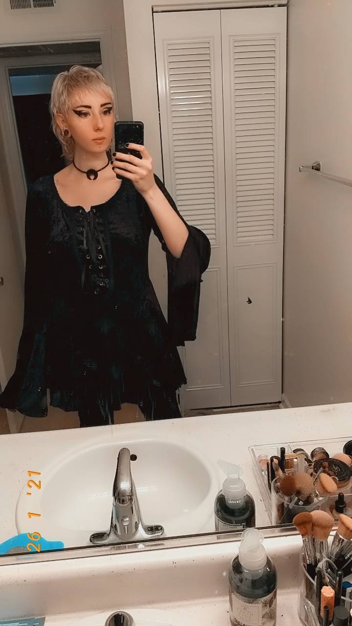 Birthday Outfit π€π¦π€ Scrolller