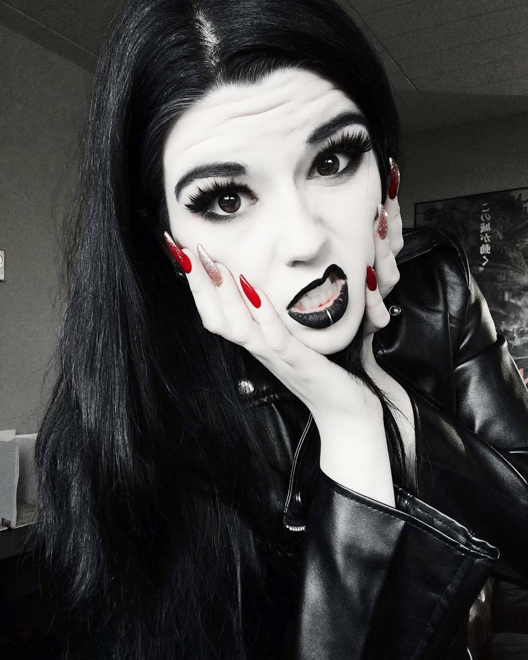 Black and red | Scrolller