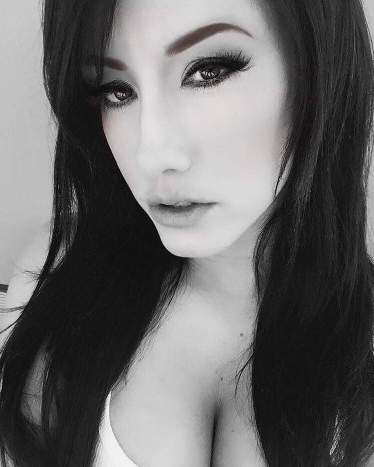 Black and white | Scrolller