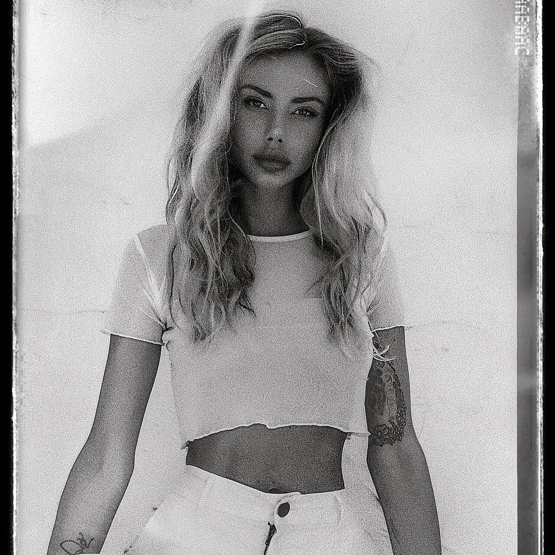 Black and White | Scrolller