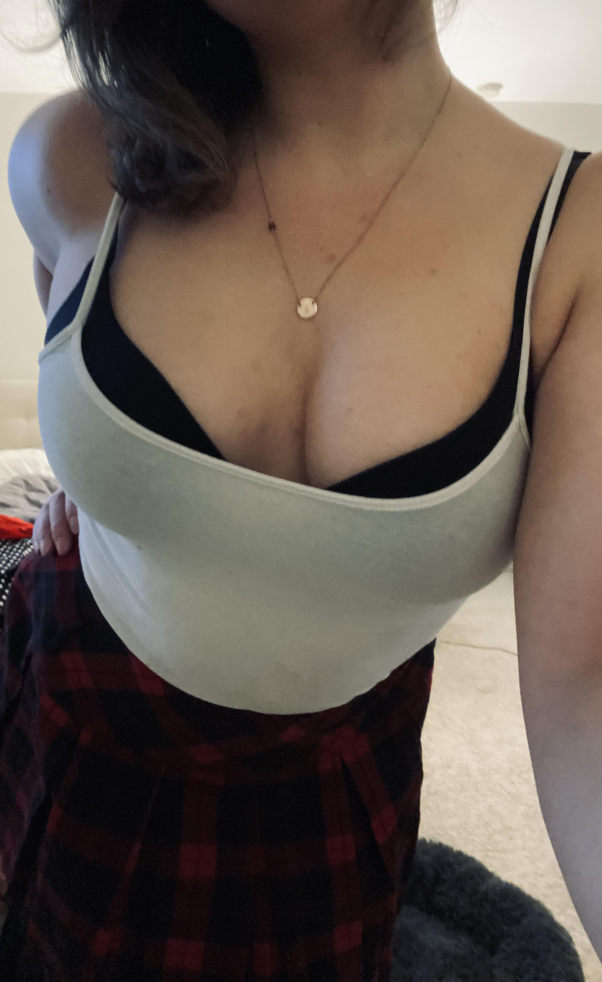 black bra 🖤 white cami 🤍 | Scrolller