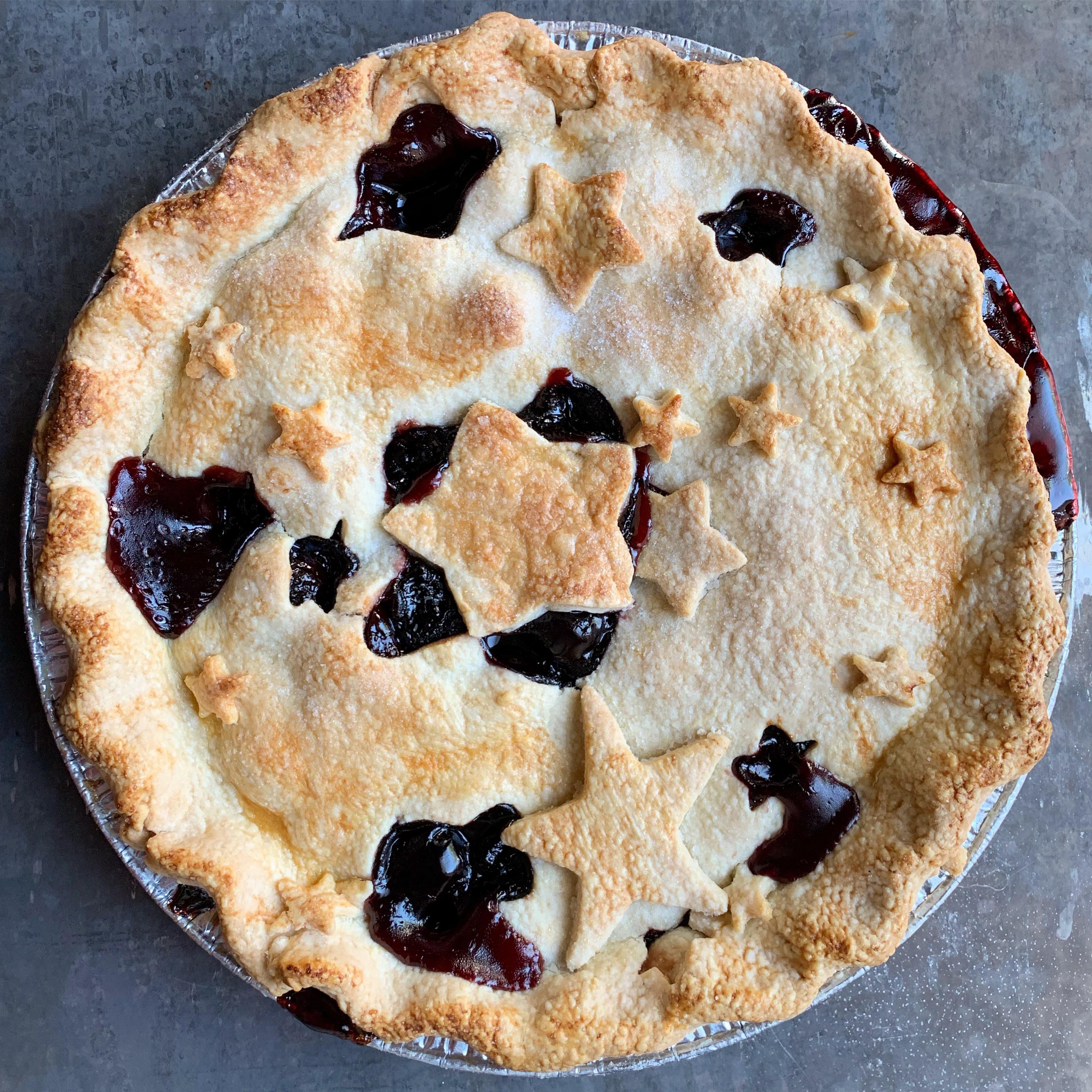 Black Cherry 4th of July Pie | Scrolller