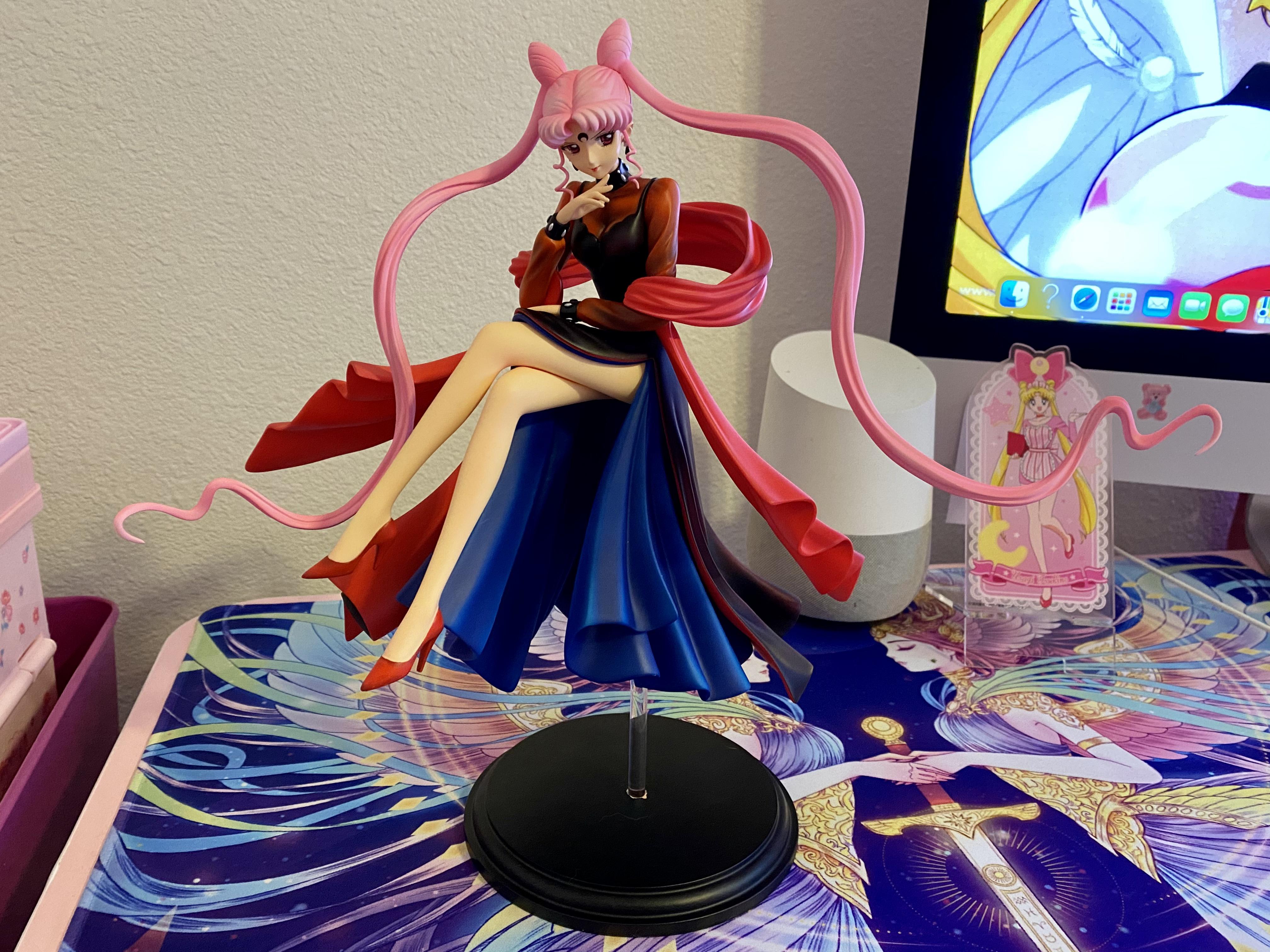 Black Lady Unlicensed Garage Kit | Scrolller