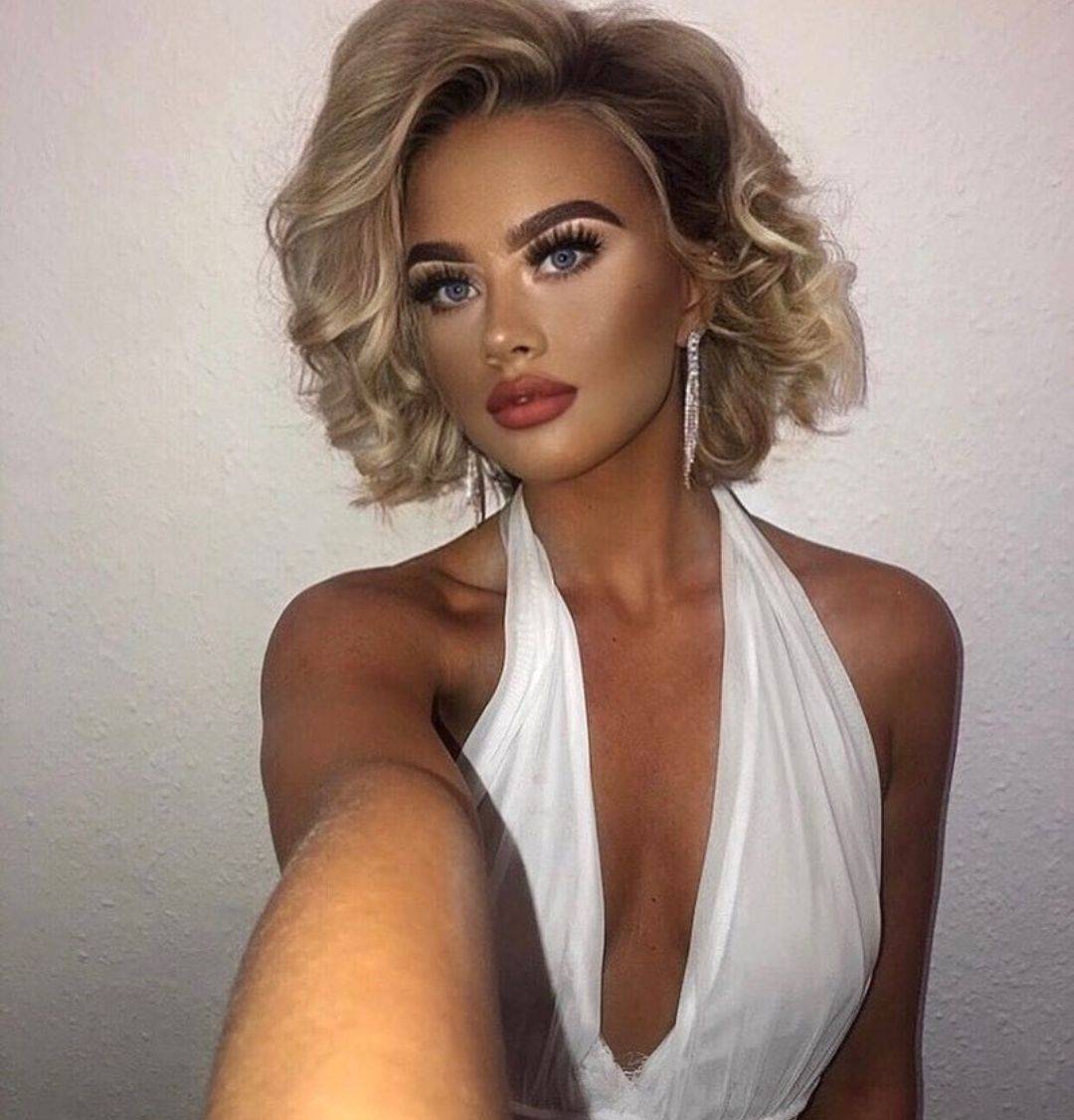 Blond trophy | Scrolller