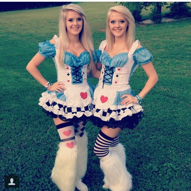 Blondes in Matching Outfits | Scrolller