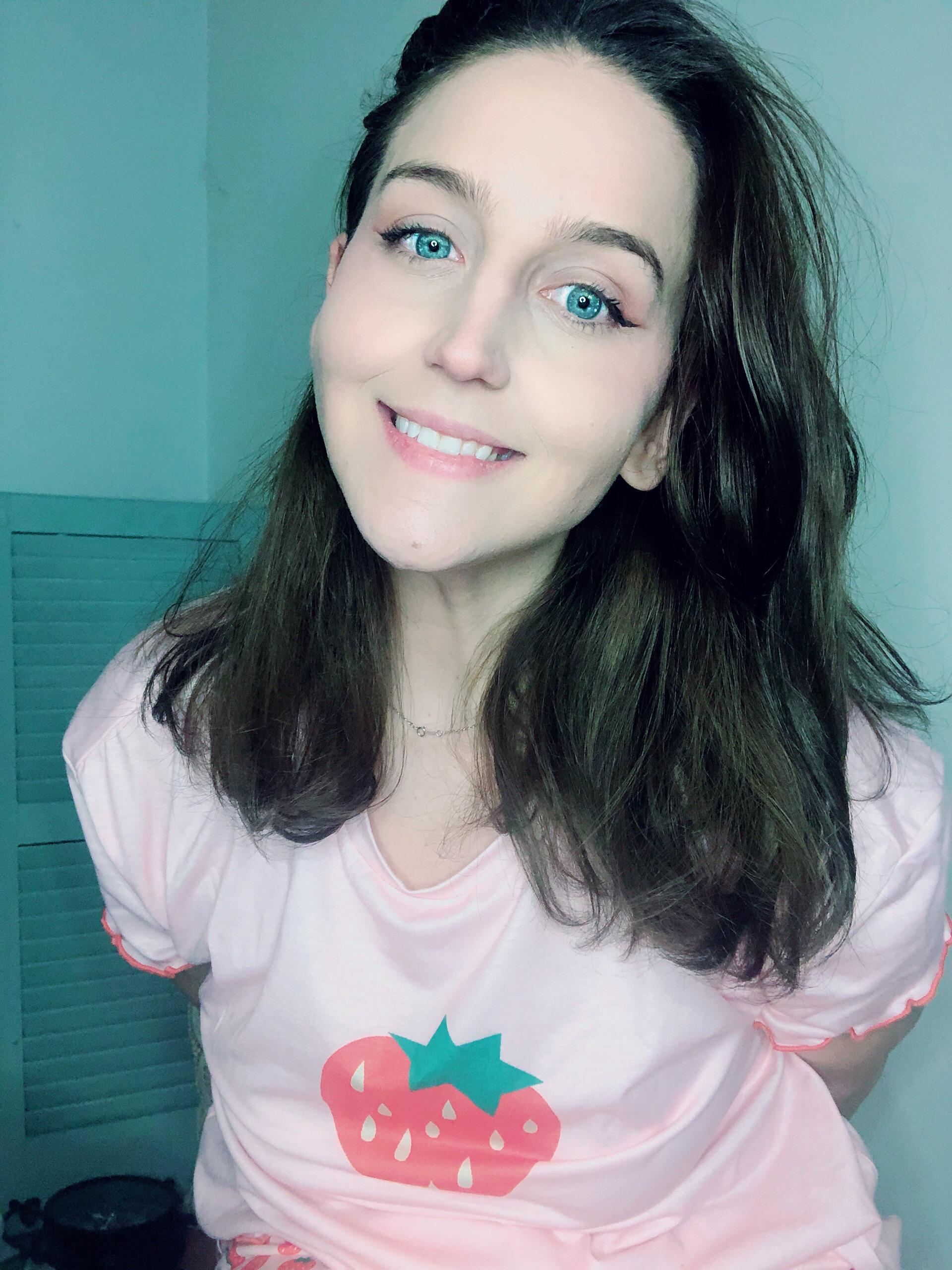 Blue eyes and a dorky smile | Scrolller