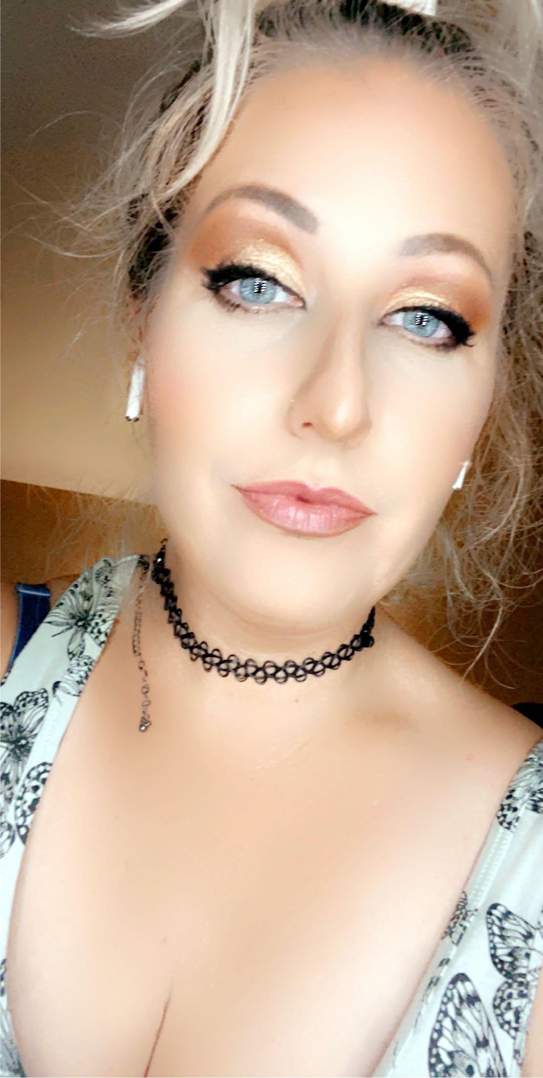 Blue eyes and winged liner 😍 | Scrolller