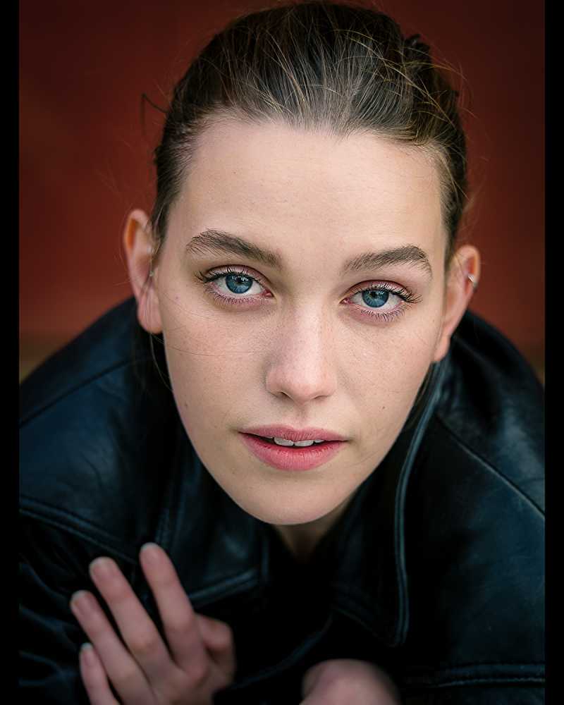 Blue Eyes Scrolller