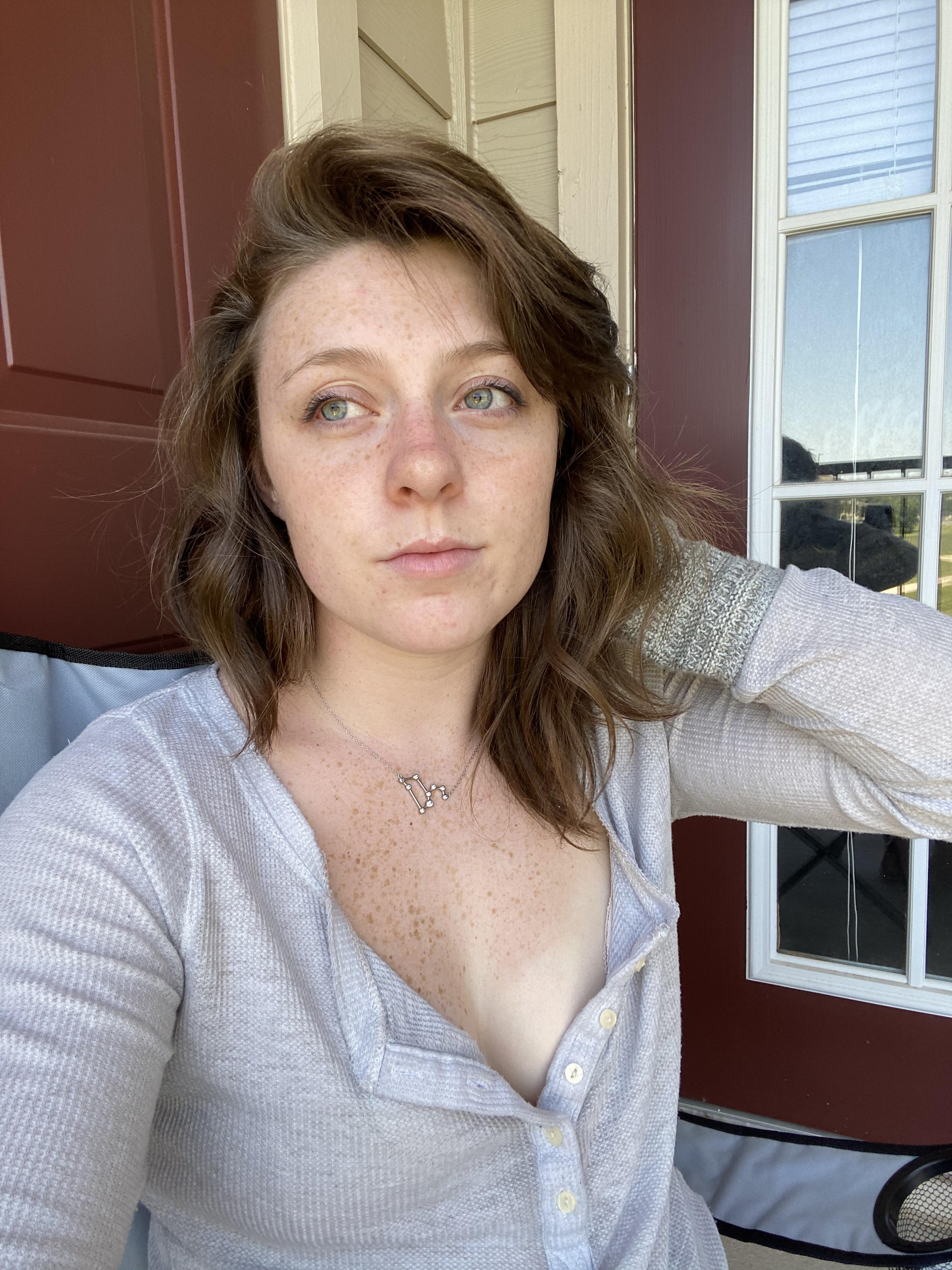 Blue eyes + freckles | Scrolller