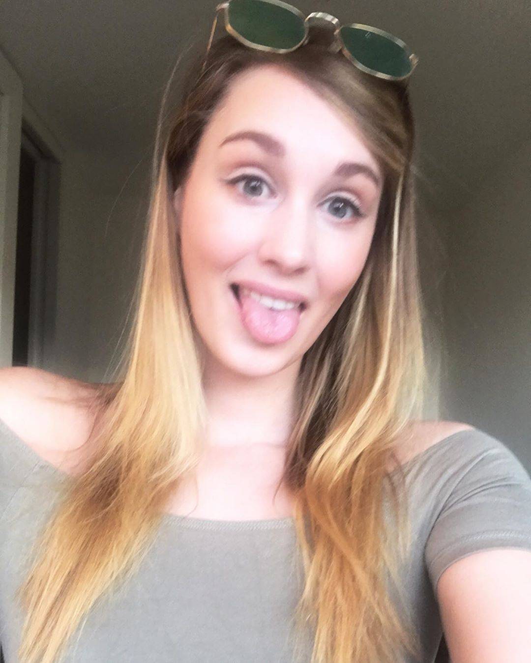 Blurry but hot | Scrolller