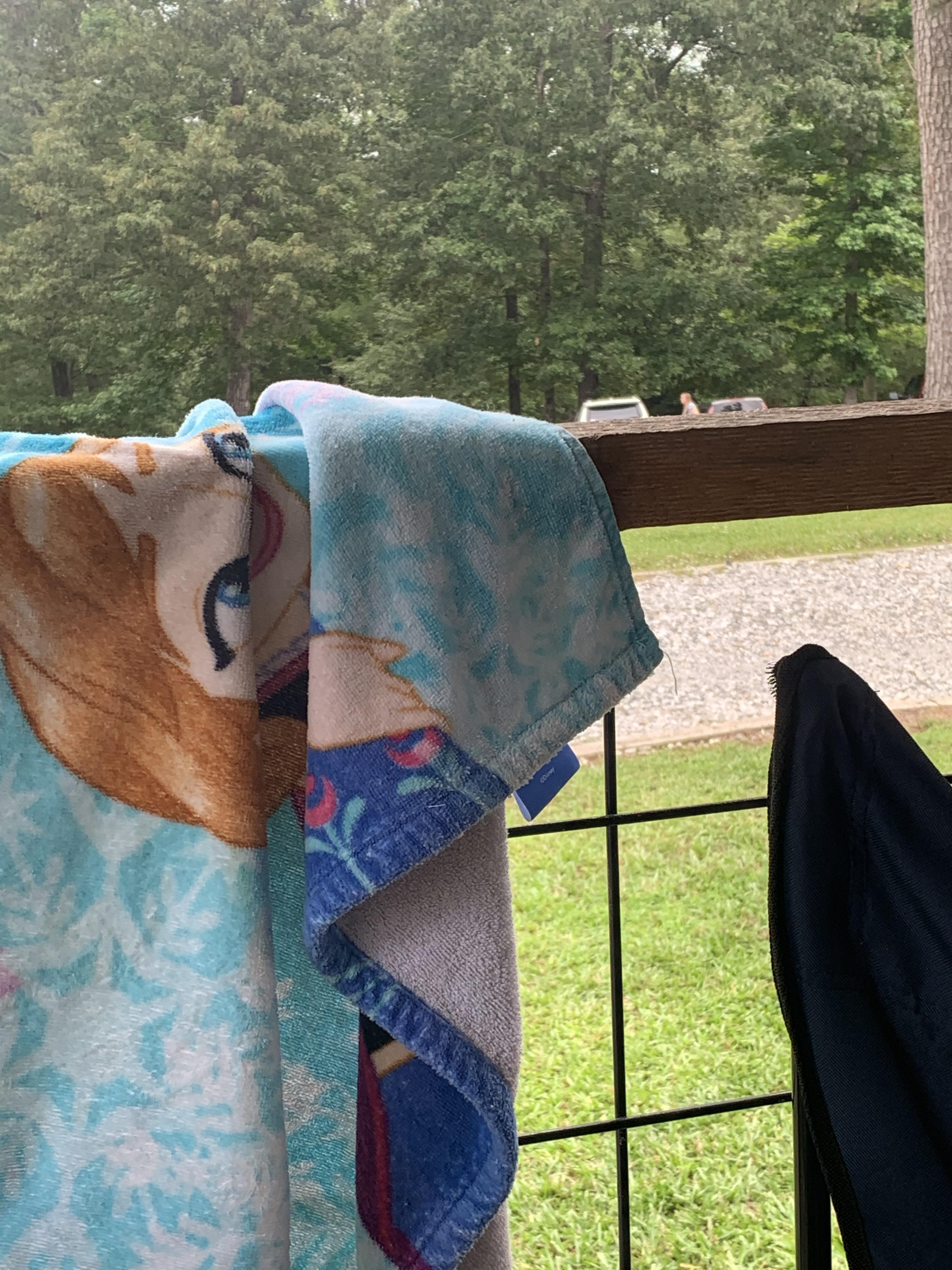 Blursed anna | Scrolller